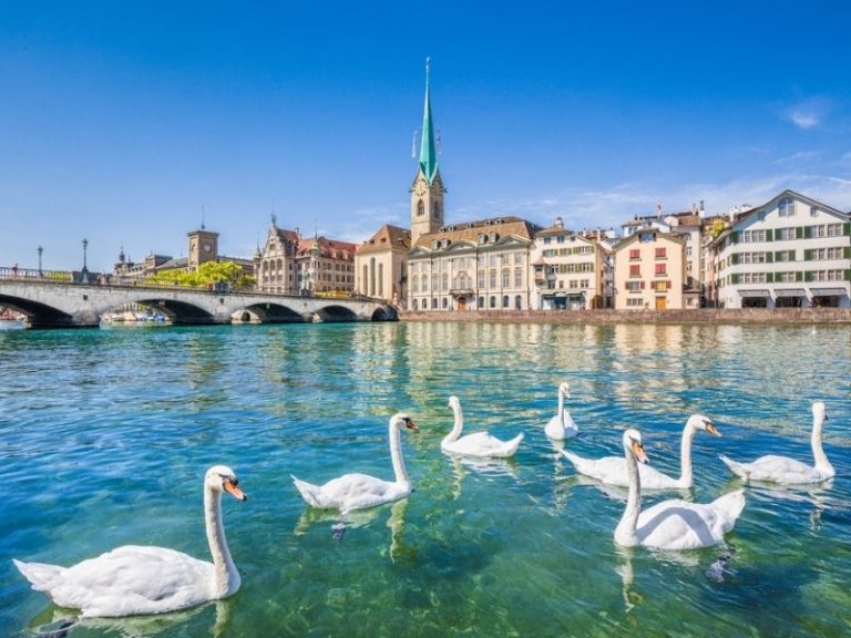 21 Tempat Wisata di Swiss Terpopuler dan Indah untuk Liburan 2022