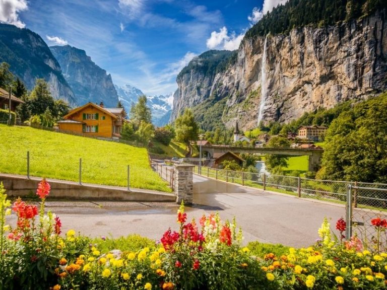 21 Tempat Wisata di Swiss Terpopuler dan Indah untuk Liburan 2022