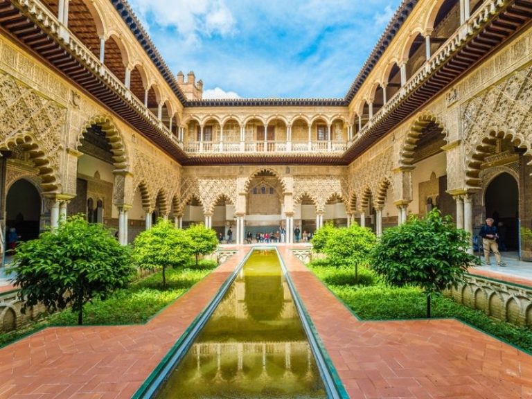 30 Tempat Wisata Populer Spanyol Wajib Dikunjungi 2022 - Blog Antavaya