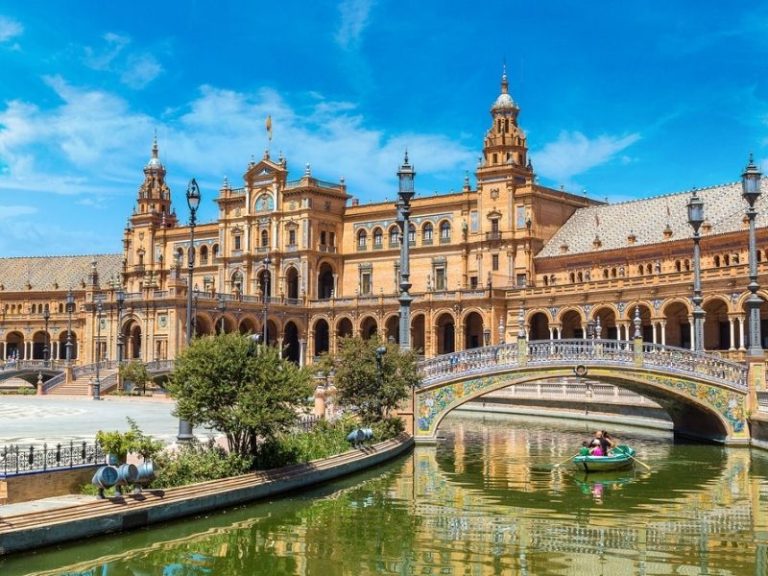 30 Tempat Wisata Populer Spanyol Wajib Dikunjungi 2022 - Blog Antavaya